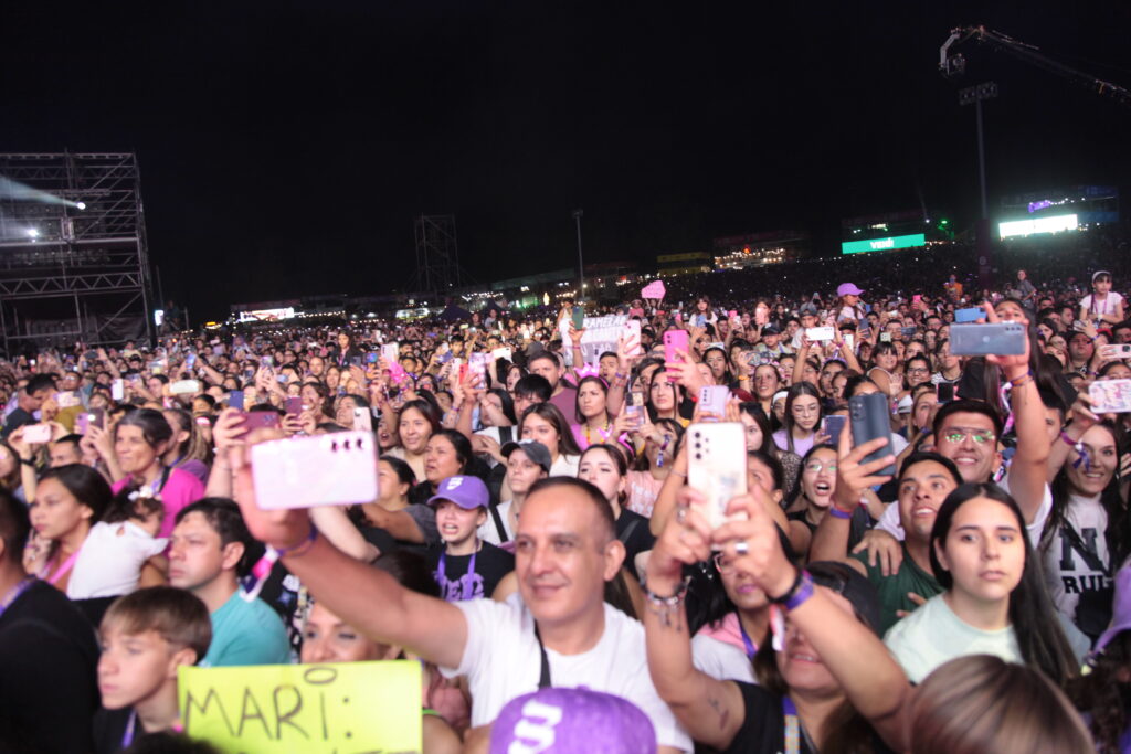 MARIA BECERRA DESLUMBRÓ EN LA FIESTA PROVINCIAL DE LA CERVEZA ANTE MÁS DE 35.000 PERSONAS ...